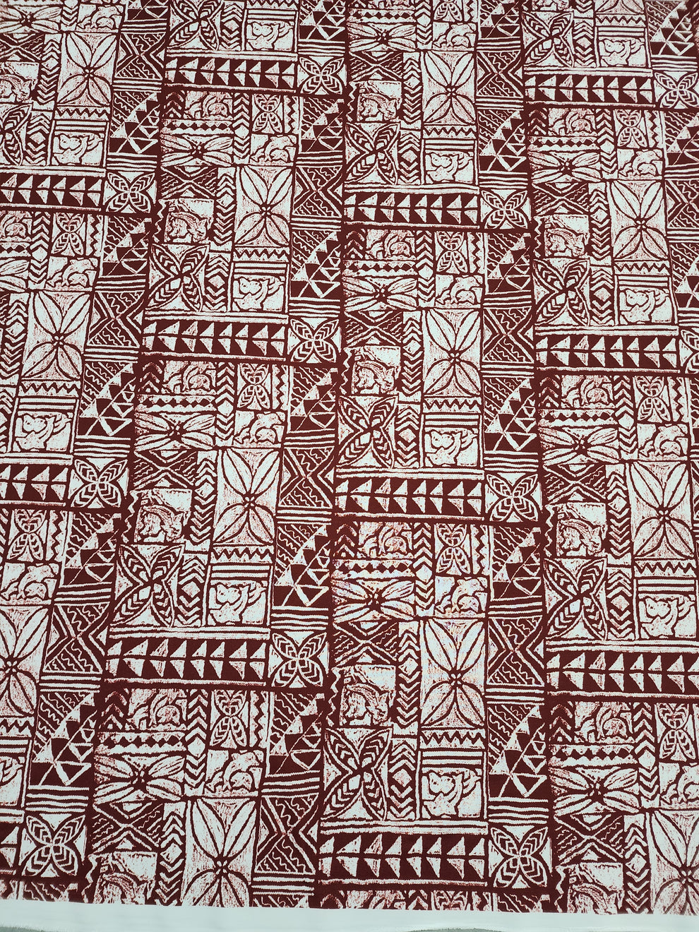 Polynesian Design #193 Maroon and White – Tokouso Fabrics