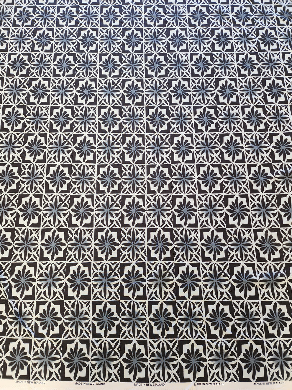 Polynesian Design #103 Black and White – Tokouso Fabrics